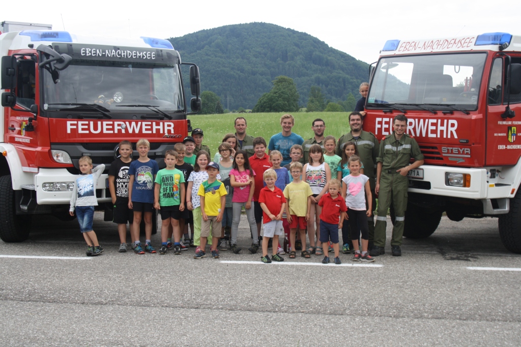 Jugendliche zu Besuch bei der Feuerwehr - salzi.at