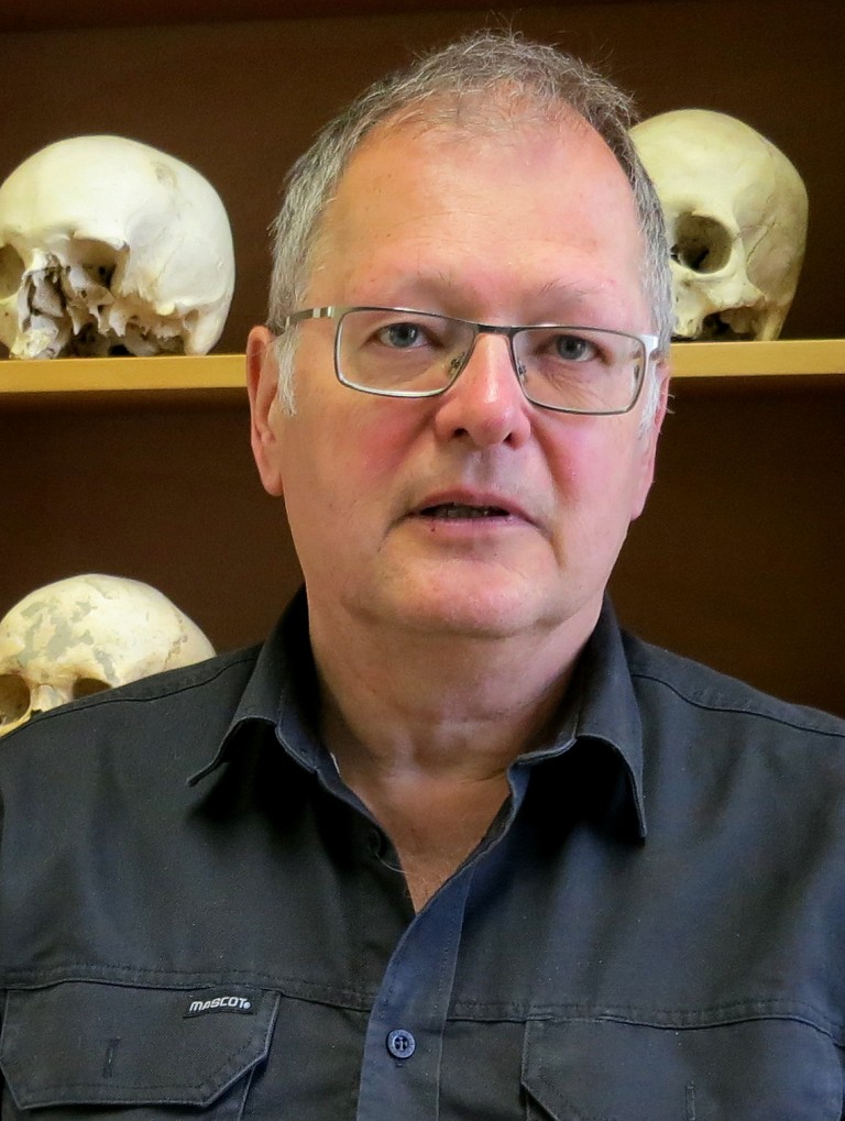 Der Mann, der aus den Knochen liest | 18. November - salzi.at