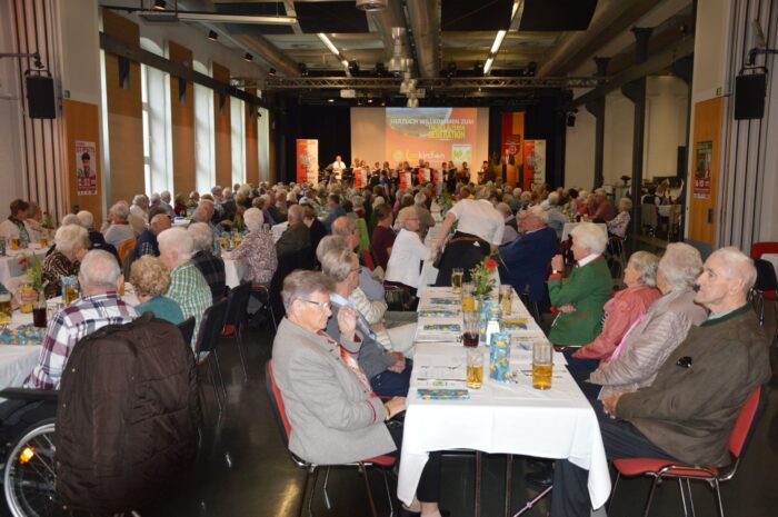 Laakirchen-Ein Fest zu Ehren der älteren Generation - salzi.at