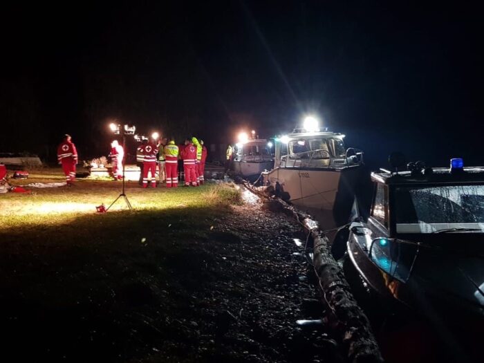 Wasserrettung und Rotes Kreuz Ebensee üben Nachteinsatz - salzi.at