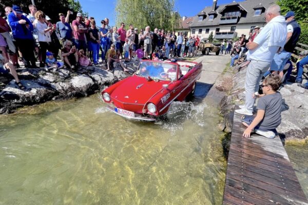 Schwimmende Autos Traunsee Peter SOMMER (10) - salzi.at