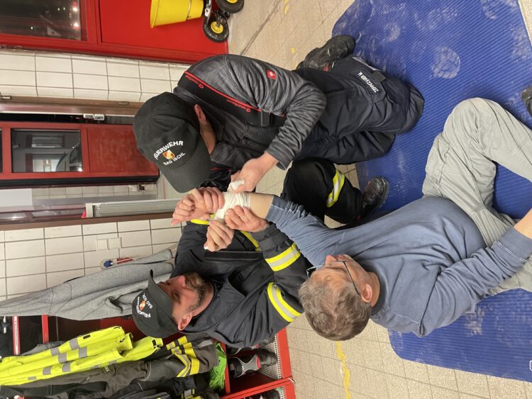 Erste Hilfe Weiterbildung bei der Hauptfeuerwache Bad Ischl 3 - salzi.at