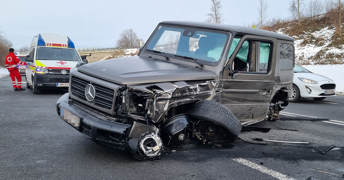 Schwerer Verkehrsunfall auf der B145 in Rutzenmoos - salzi.at
