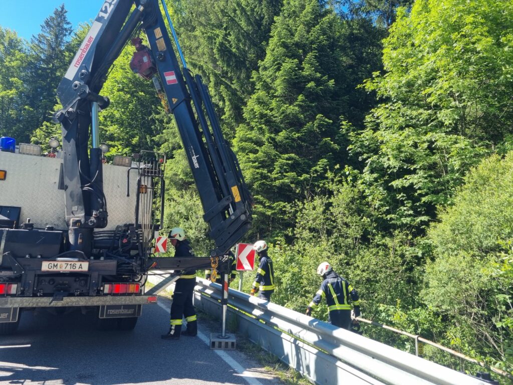 Mit Morrad in Bach gestürzt (2) - salzi.at