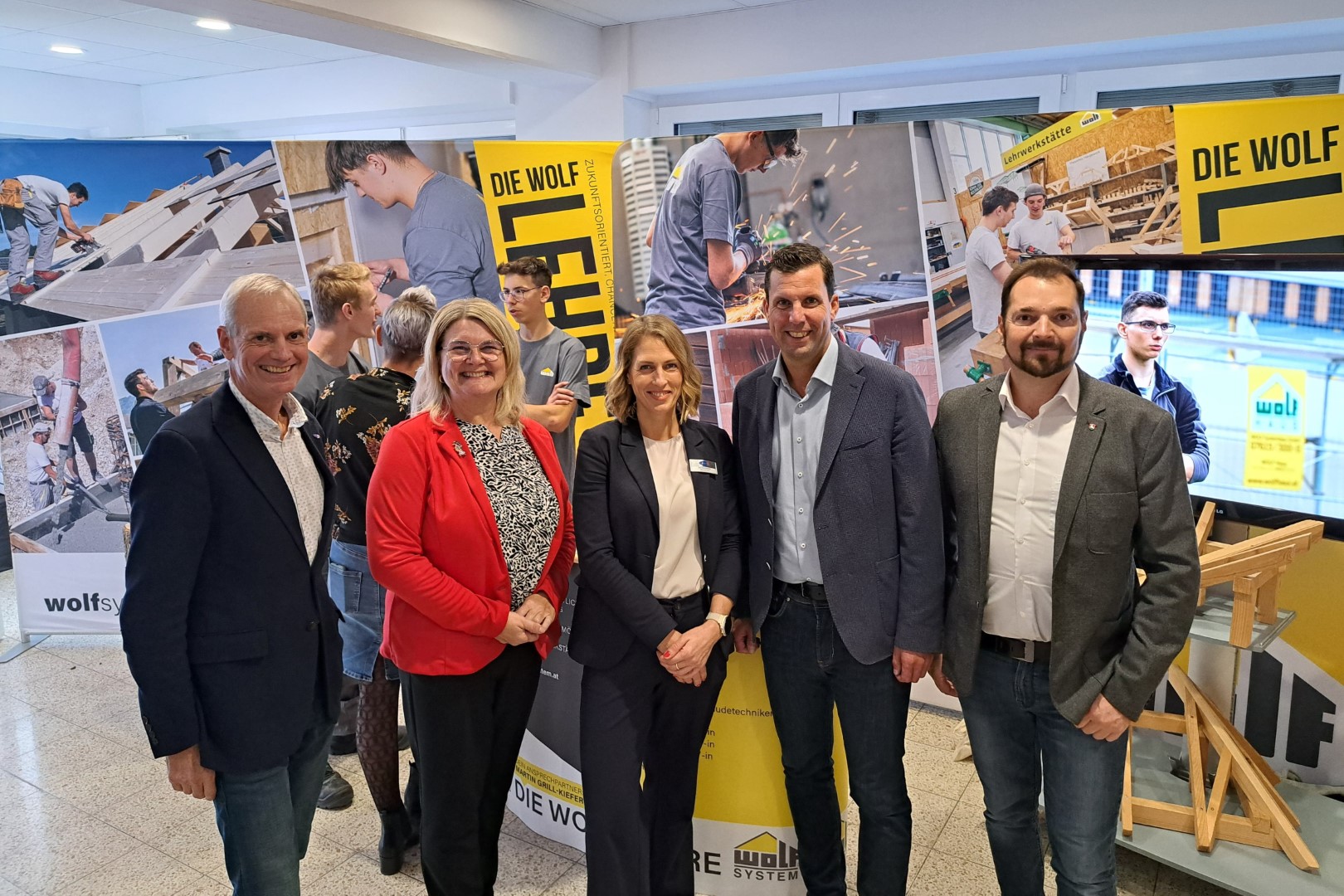 Hoher Besuch bei der 12. Lehrlingsmesse des AMS Gmunden - salzi.at