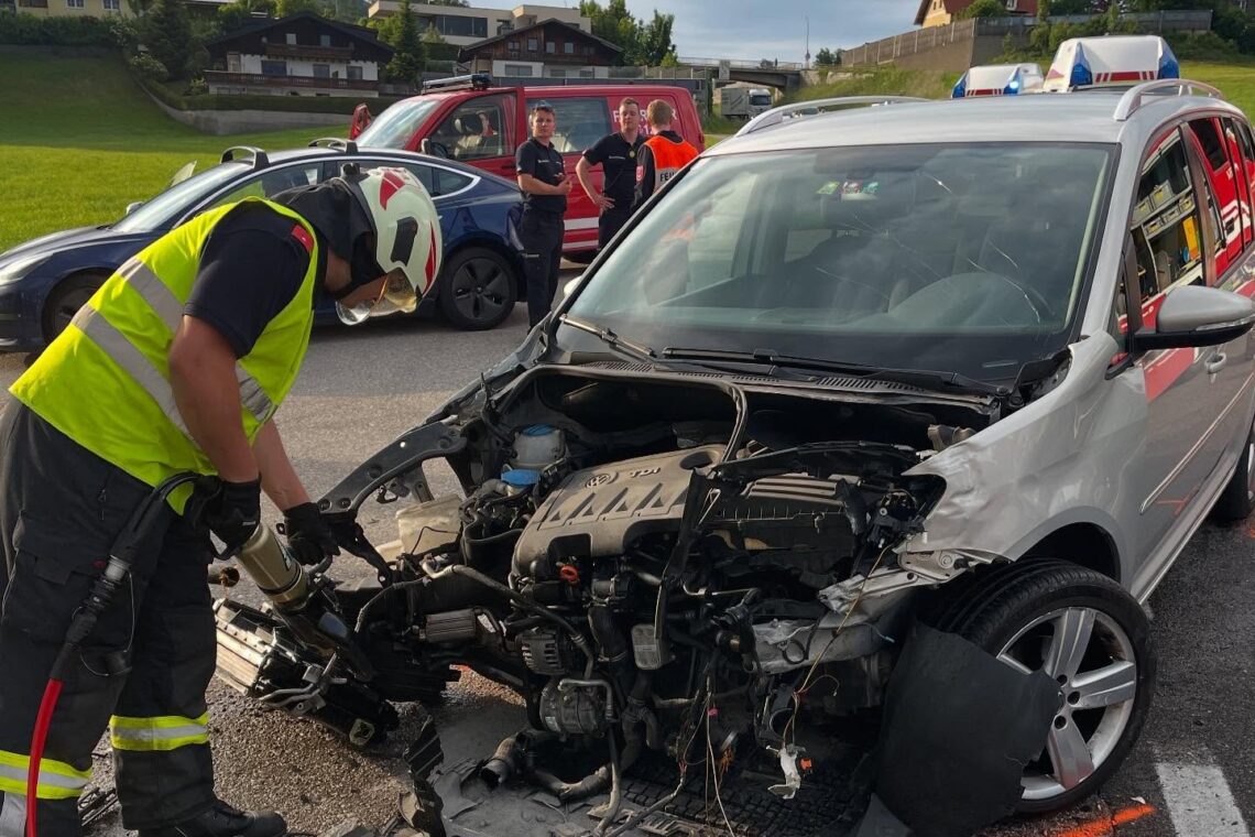 Schwerer Verkehrsunfall auf der B145 - salzi.at