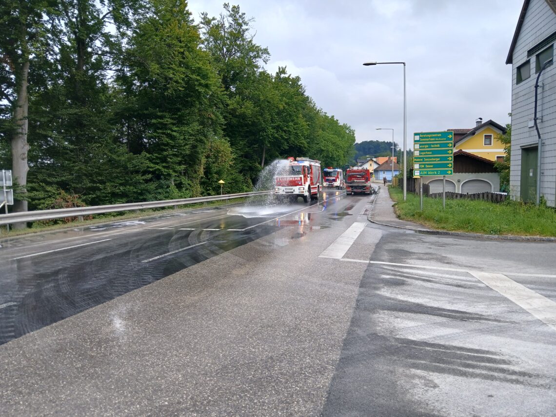 Asche sorgt für Verkehrsbehinderung auf der B144 - salzi.at